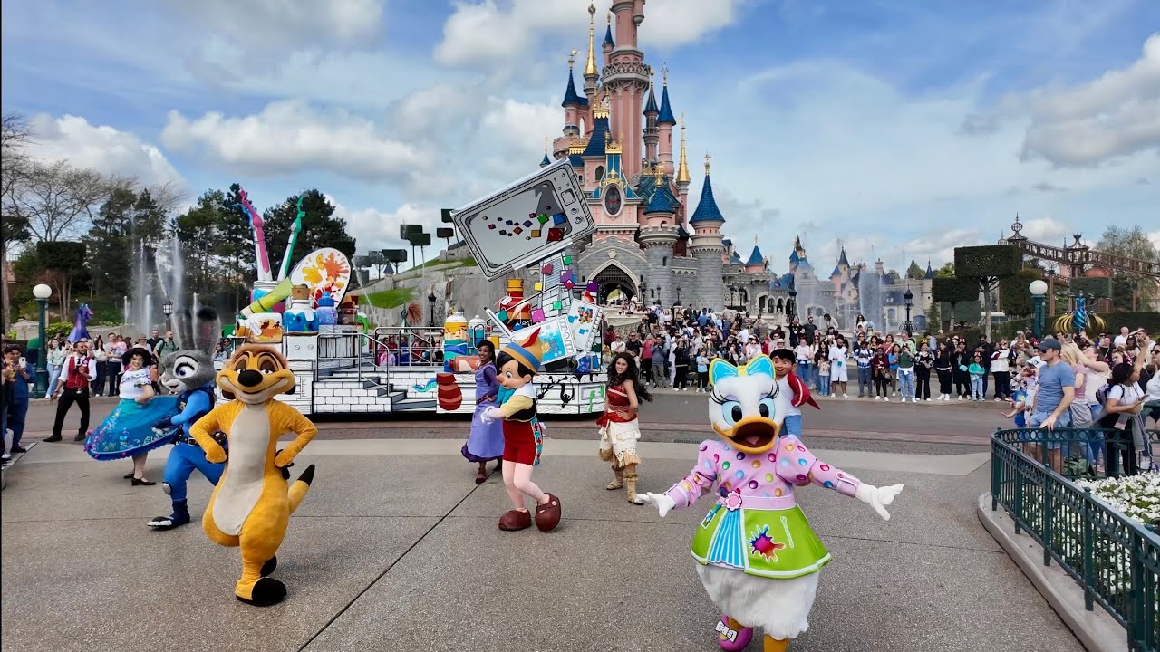 "A Million Splashes Of Colour" Full Show at Disneyland Paris - Central ...