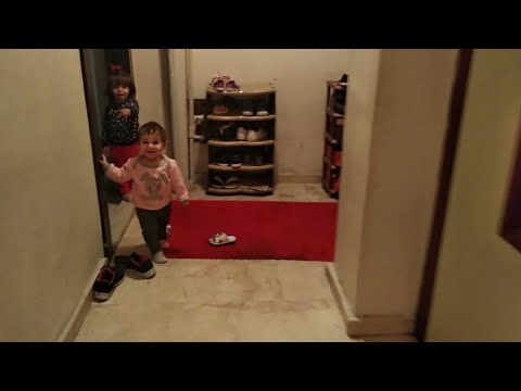 Babasını kapıda bekleyen bebekler Aşırı pozitif video - Funny Kids Videos #kids #çocuk #bebek