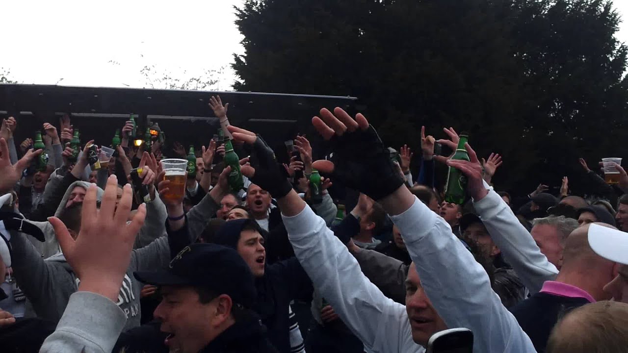 Tottenham fans singing ohh when the spurs - YouTube