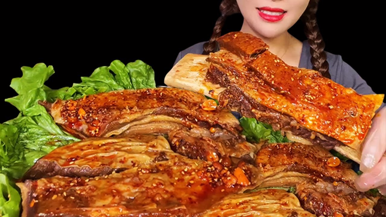 Eating steak Mukbang ASMR - YouTube