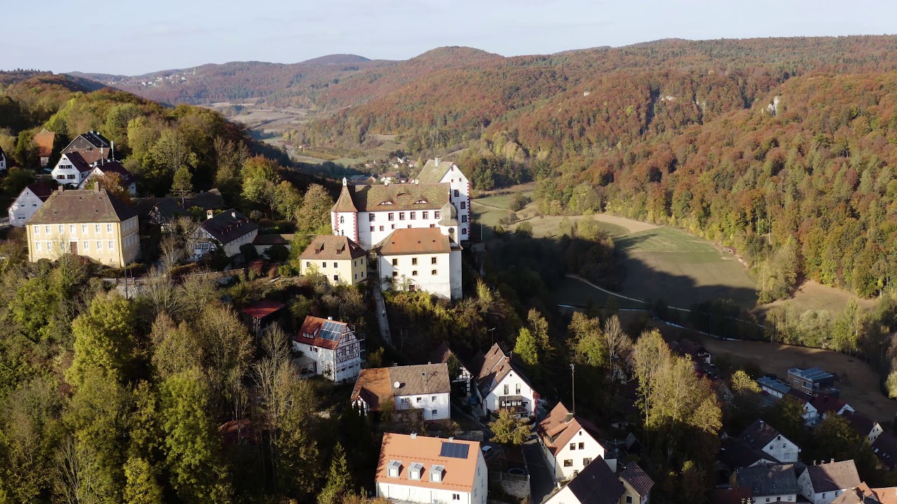 Egloffstein mit seiner imposanten Burg im Trubachtal - YouTube