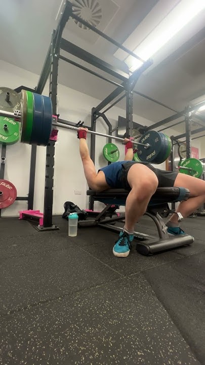 130kg/286lbs bench #gymmotivation #gym - YouTube