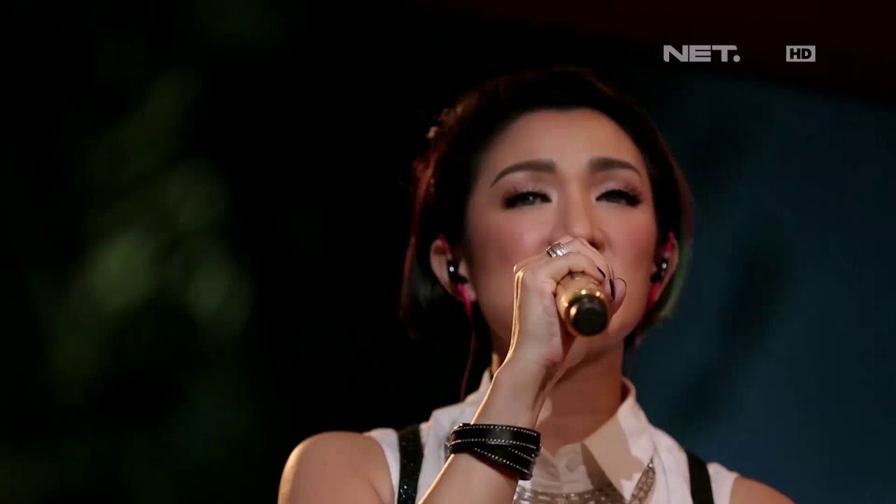 Melly Mono - Uptown Funk ( Cover ) - Spesial Performance at Music ...