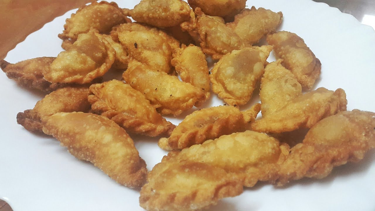 Kozhi ada/കോഴിഅട /How to make spicy crispy kozhi ada/Bakery style kozhi ...