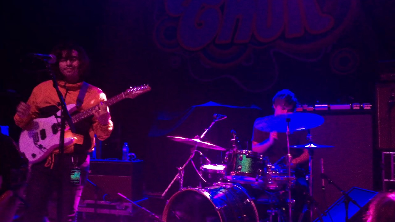Chon performing live & Erick singing - YouTube