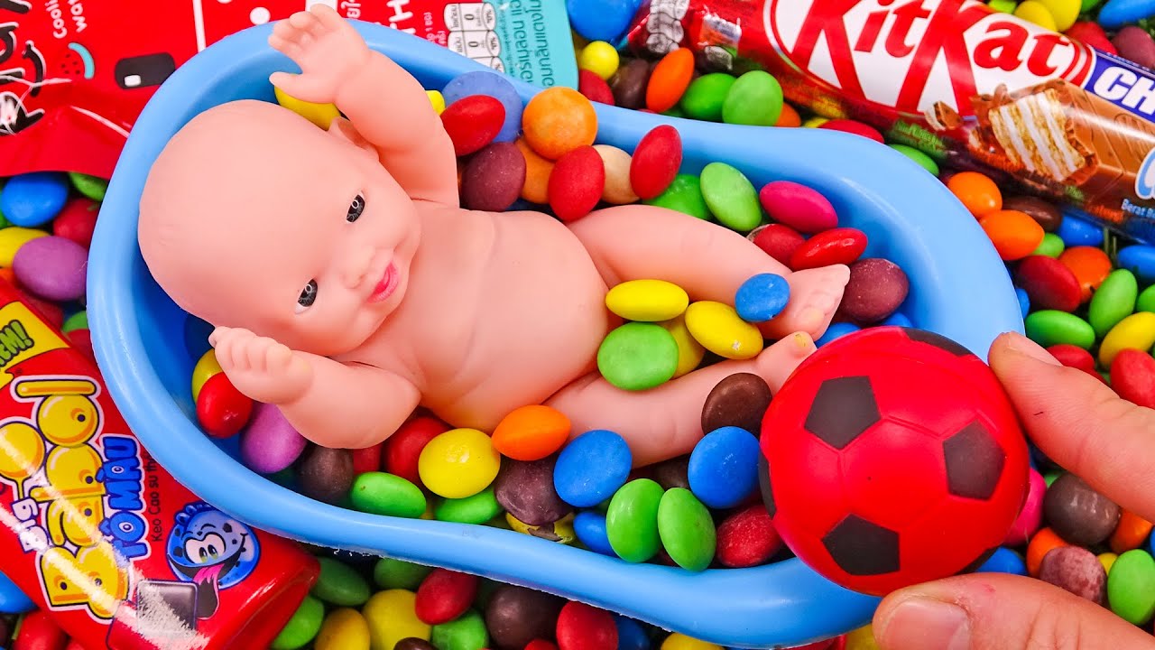 Oddly Satisfying | Full of Rainbow Candy in Blue Bathtub with Skittles ...