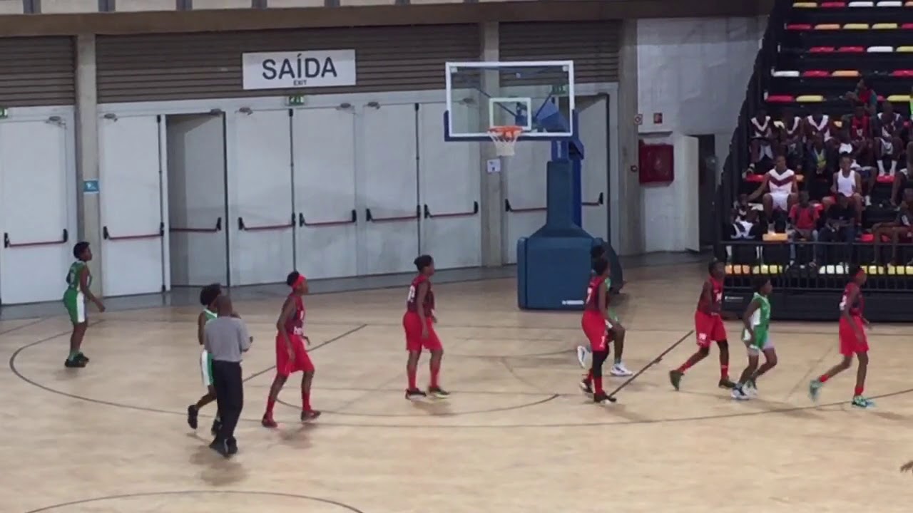 Torneio de basquetebol infantil - Arena Kilamba - YouTube