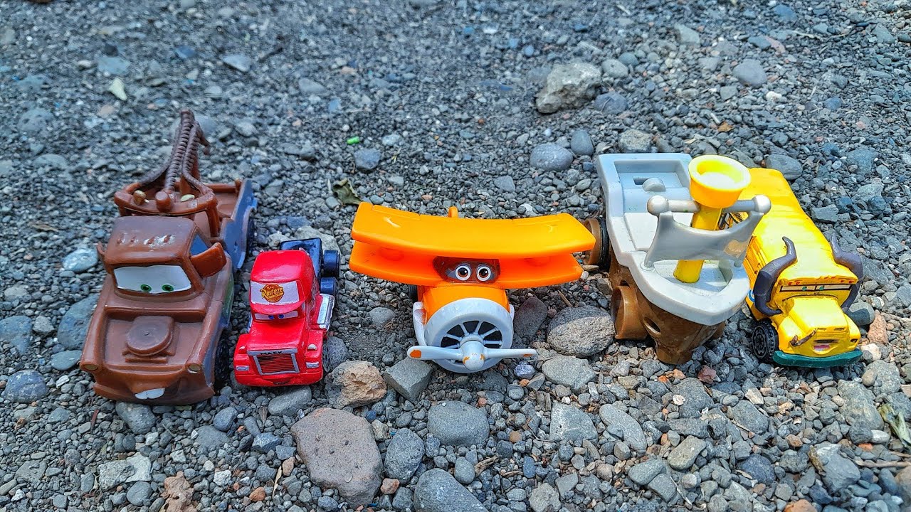 looking for disney pixar cars3, McQueen, mater,jackson storm, mack ...