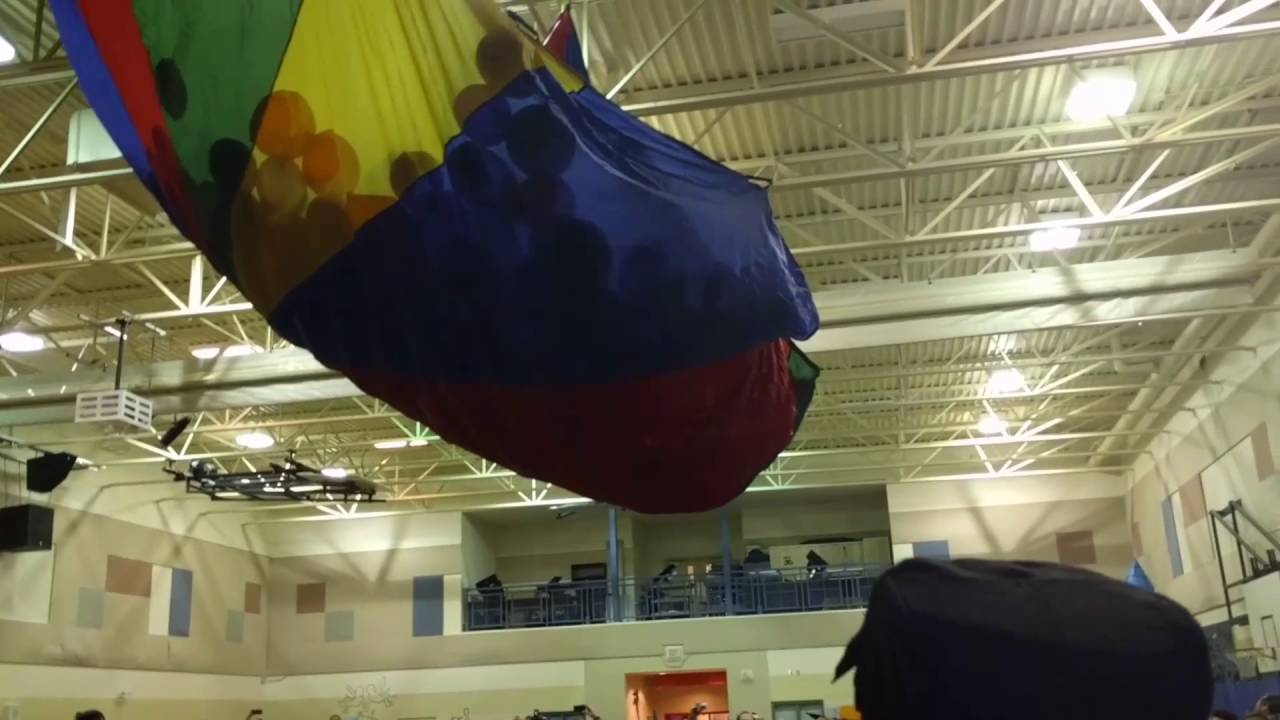 Halloween Howl Community Event Balloon drop - YouTube