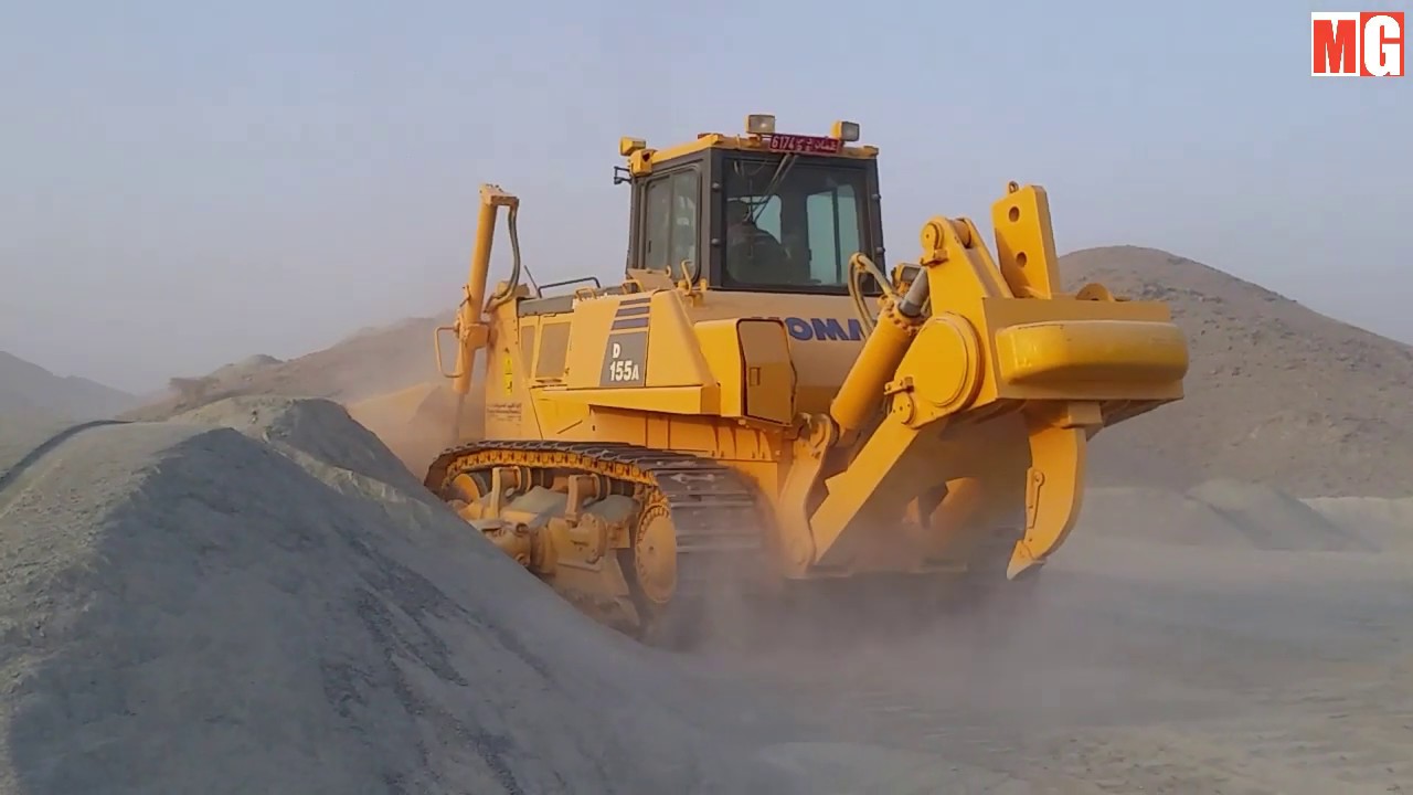 Komats'u Dozer 155A dozing on crusher sand - YouTube