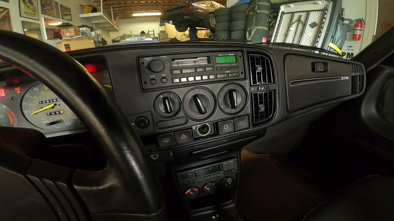 Saab 900 SPG Radio - YouTube