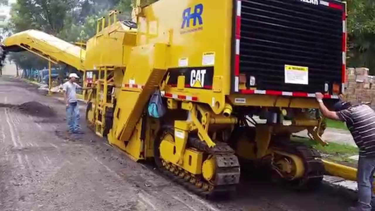 Perfiladora CAT PM565 en renta - YouTube