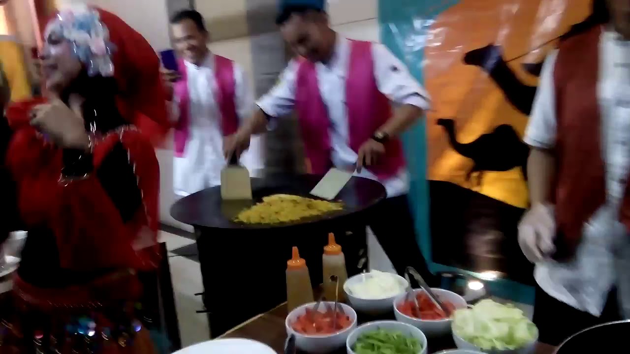 Gambus Banjarmasin As'syifa arabian Goyang bersama koki Hotel - YouTube