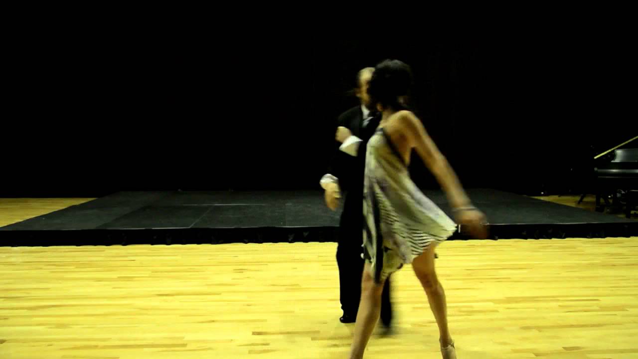 Swing in the City: Nick Jones & Diana Cruz - Tango Performance - YouTube