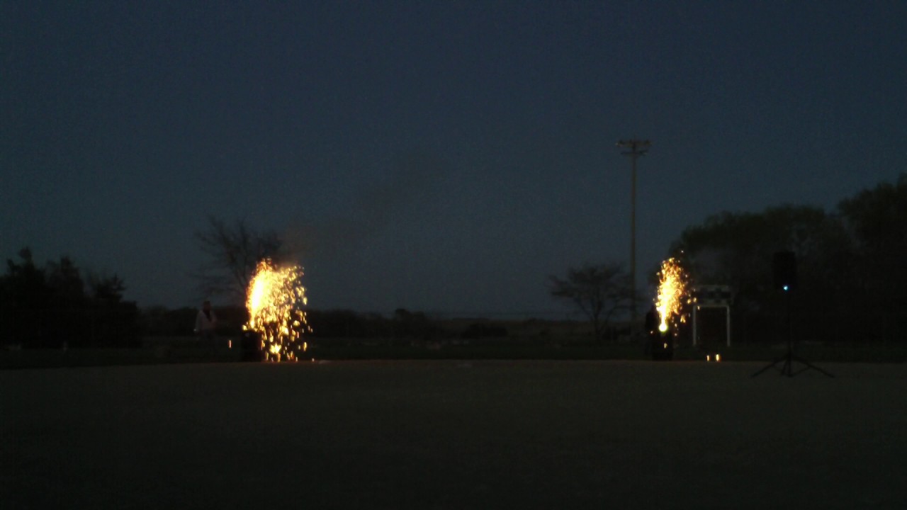 ALIEN FOUNTAIN FOUNTAIN BIG FIREWORKS - YouTube