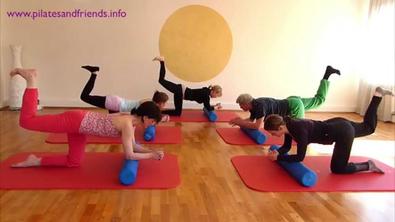 Workout mit der Pilates Rolle mit Kerstin Reif - YouTube