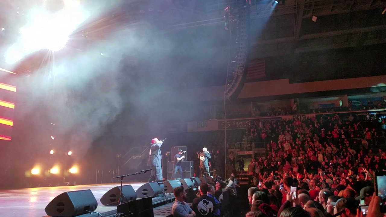 Tech N9ne & Krizz Kaliko - "Dysfunctional" (Live) - YouTube