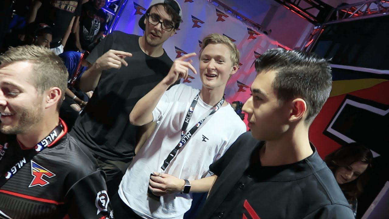 FaZe Clan Booth @ MLG ANAHEIM - YouTube