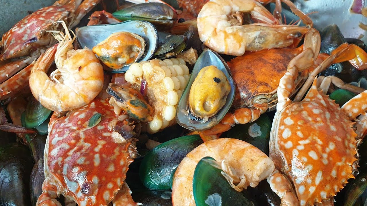 MIX SEAFOODS RECIPE |MIX SEAFOODS BUTTER GARLIC SPECIAL SAUCE - YouTube