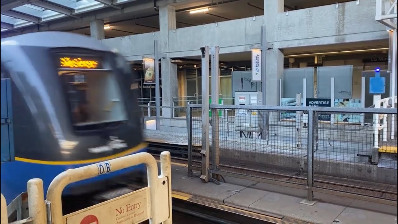 2009 SkyTrain Mk2 at New Westminster station - YouTube