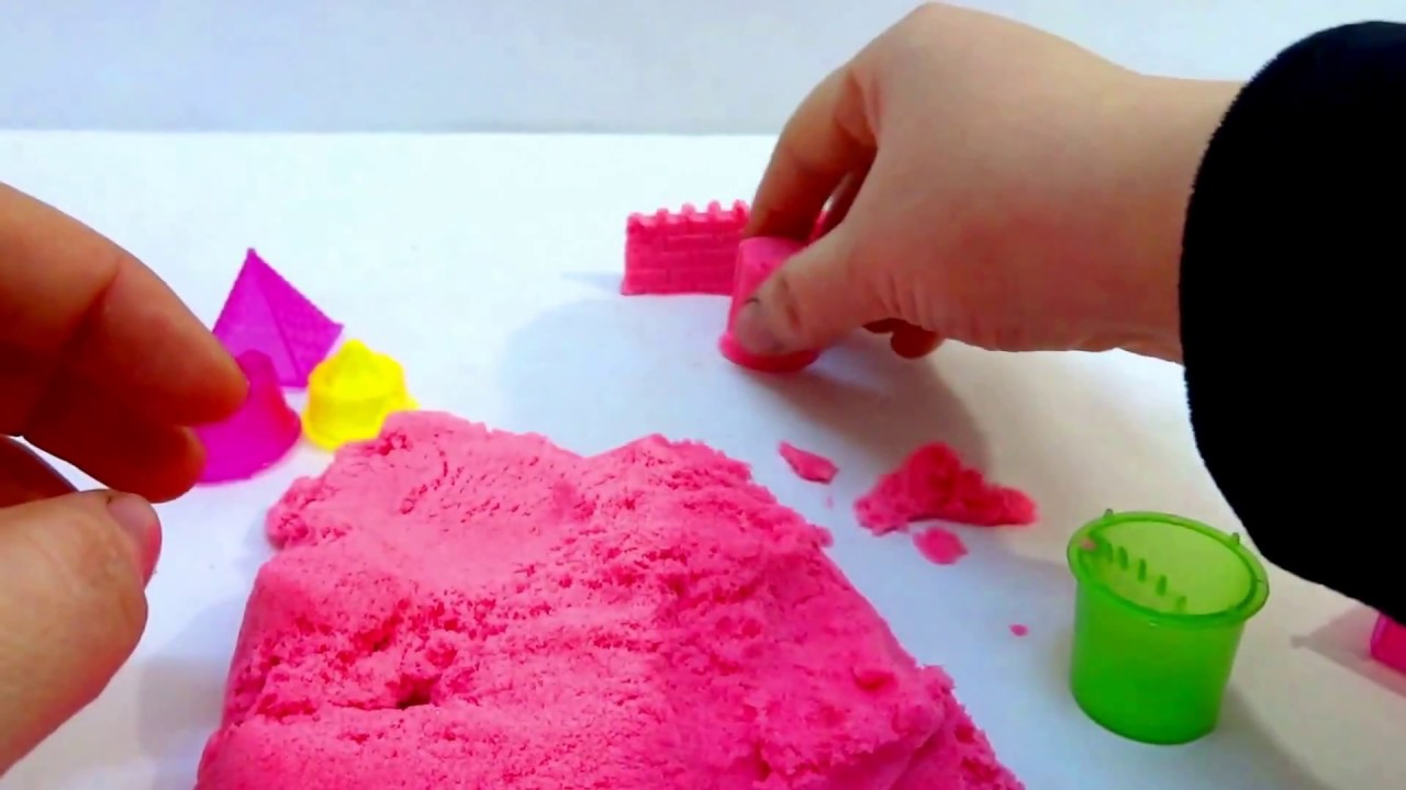 building pyramids with funny kinetic magic sand on toys city - YouTube