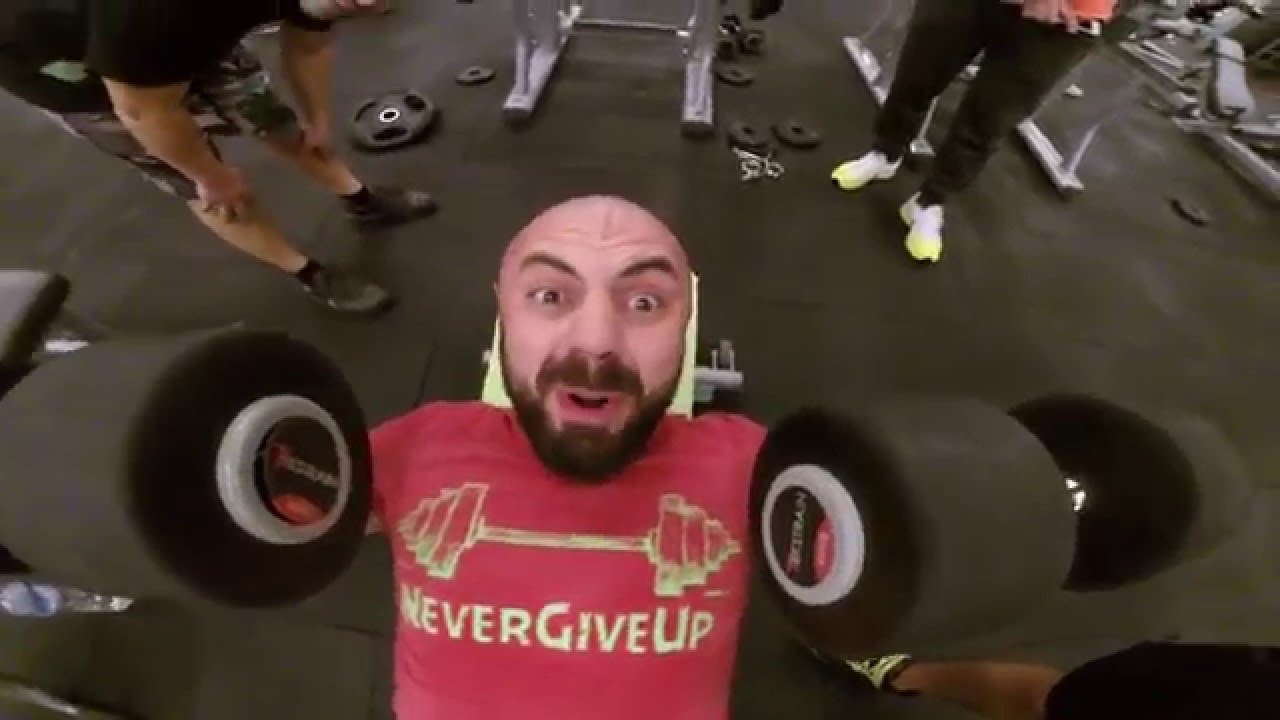 CENK HOCA 40 kg İLE ISINMA HAREKETLERİ DUMBBELL PRESS - YouTube