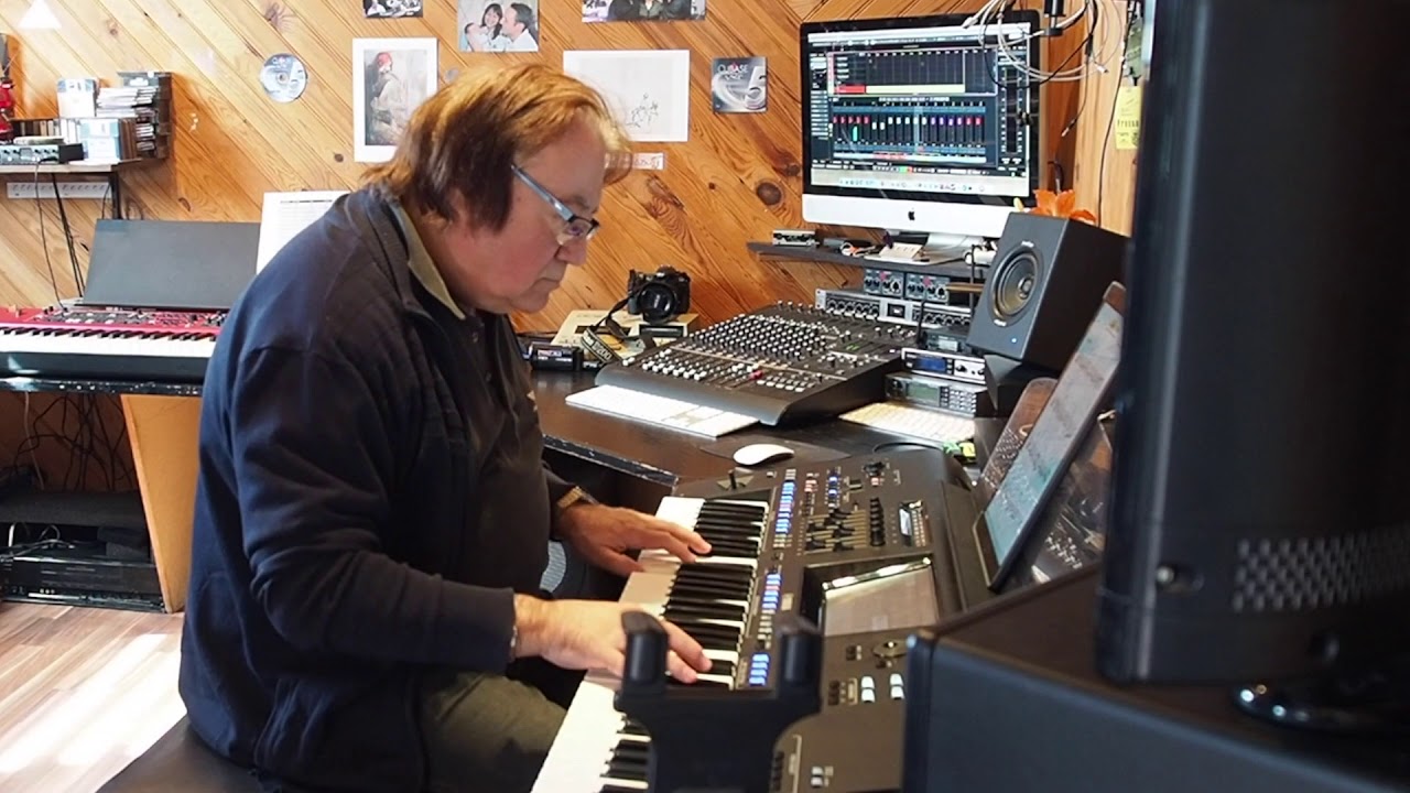 Les copains d'abord - Georges Brassens - Daniel Kleinmann - YouTube