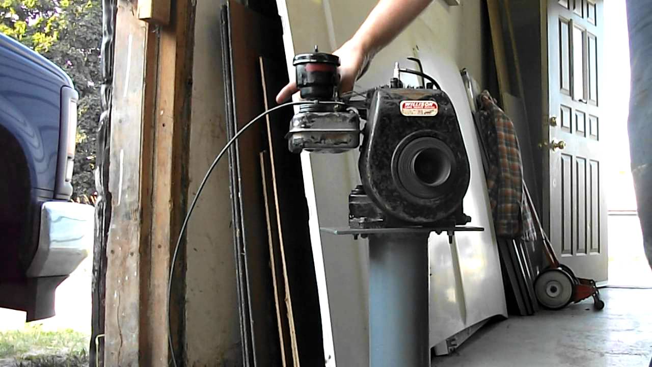 old briggs and stratton rope start engine - YouTube