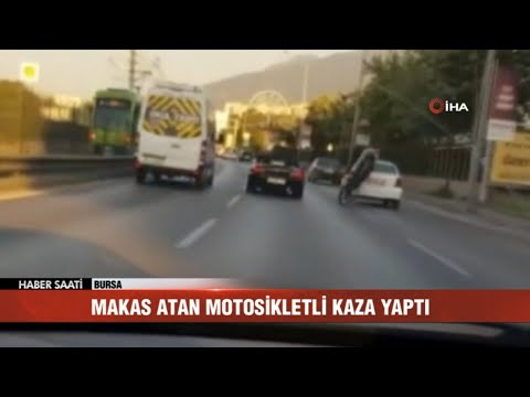 Trafikte makas atan motosiklet sürücüsü otomobile böyle çarptı - Haber Saati 18 Ağustos 2021