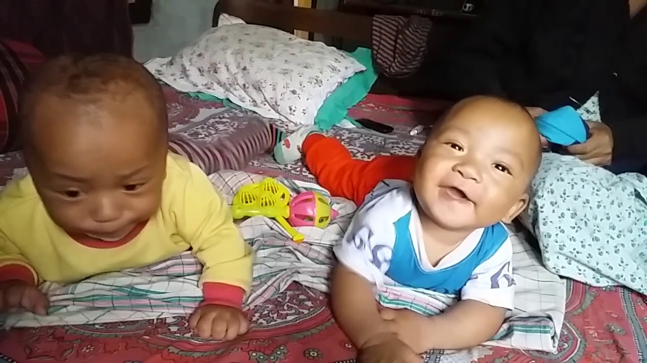 aariq aaron playing - YouTube