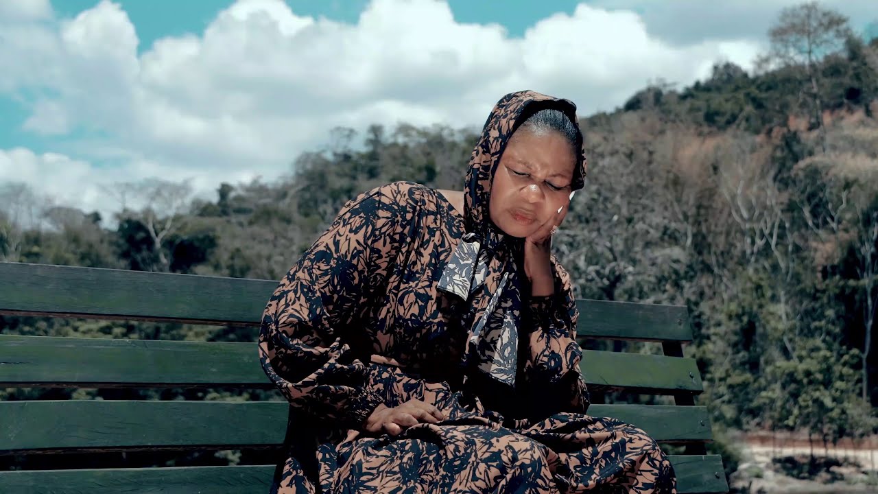 Happy Mlinga - Hapa Hapa (Official Music Video) - YouTube