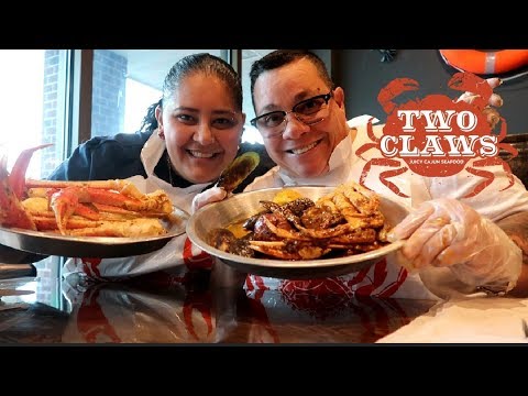 SEAFOOD BOIL MUKBANG (TWO CLAWS RESTAURANT) - YouTube