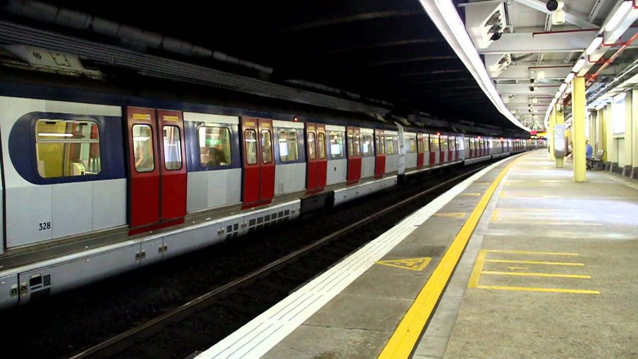 [MTR] 2 minute headway of East Rail Line - YouTube