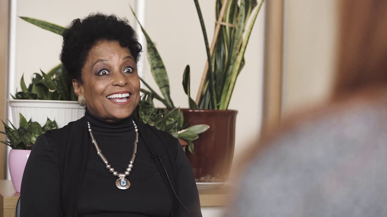 "Kto Pyta Nie Błądzi" odc.1 - dr Sharon Freeman - YouTube