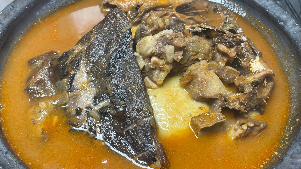 HOW TO MAKE SMOKE FISH AND TOLOO BEEF LIGHT SOUP - YouTube