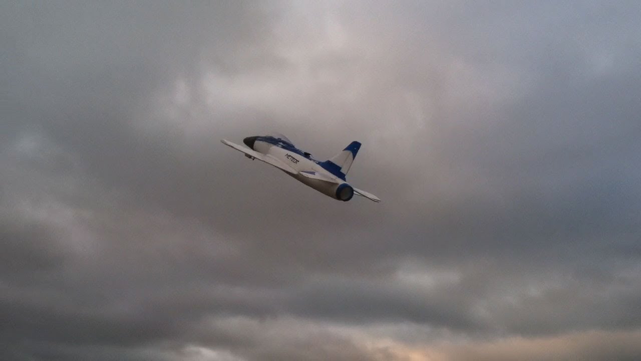 142mph Dynam Meteor EDF jet fast passes - YouTube