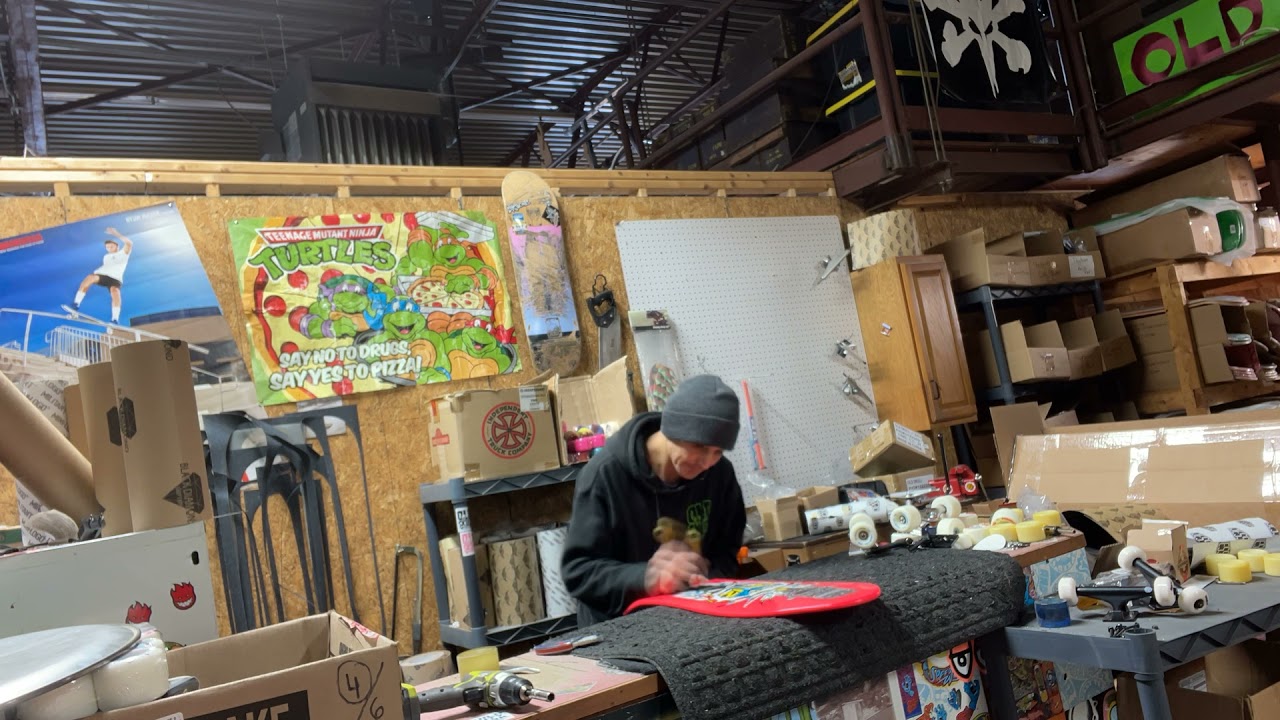 Powell Peralta Steve Saiz Skateboard Build - YouTube
