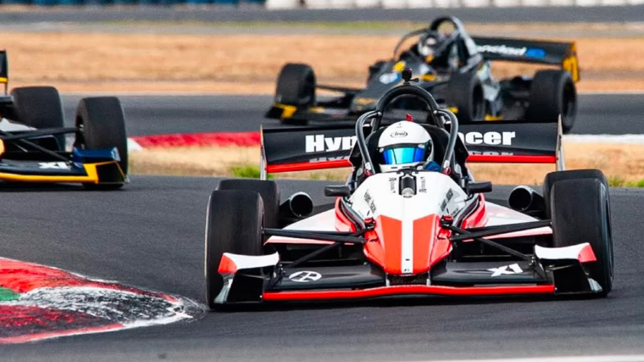 Friday practice at Round 1 of the Australian Drivers Championship in ...