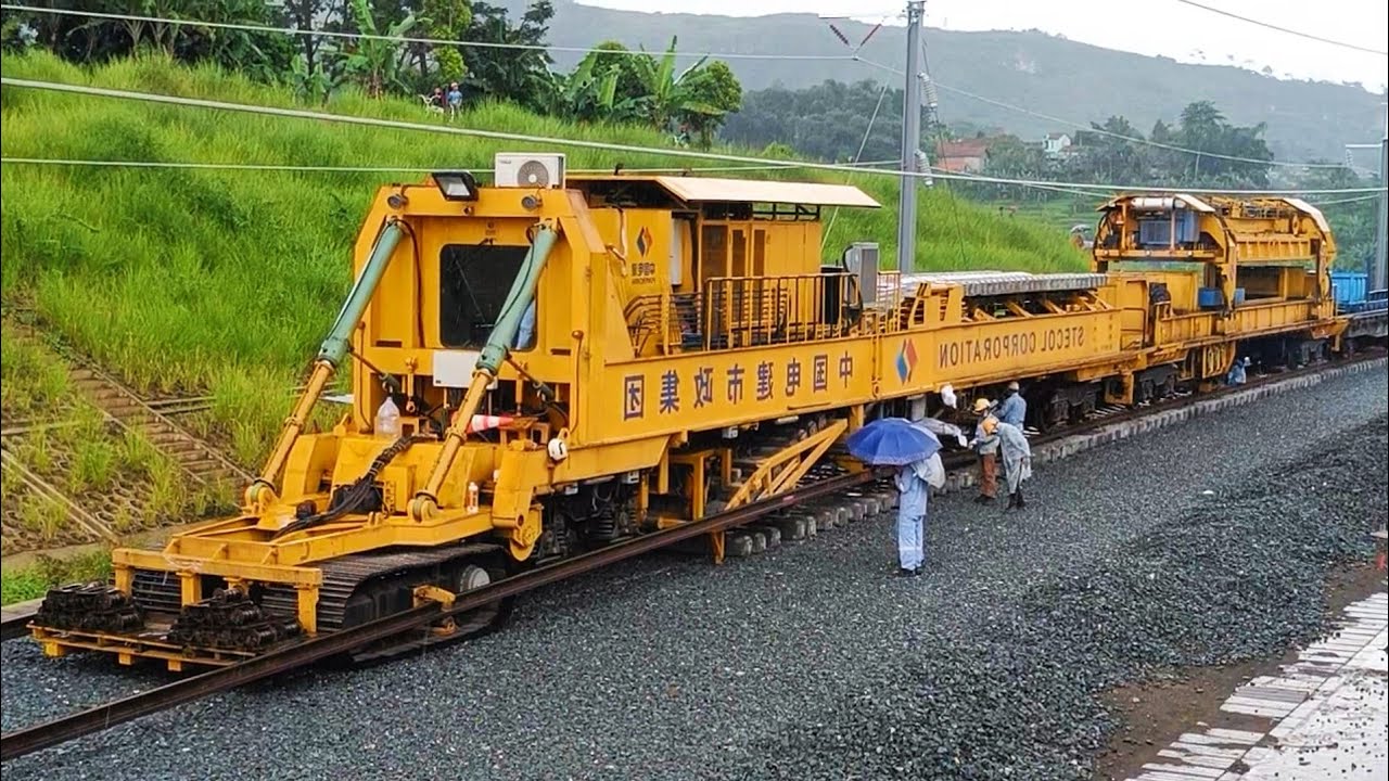 Moment Terbaik Kenangan Track Laying Machine Kereta Cepat Jakarta ...