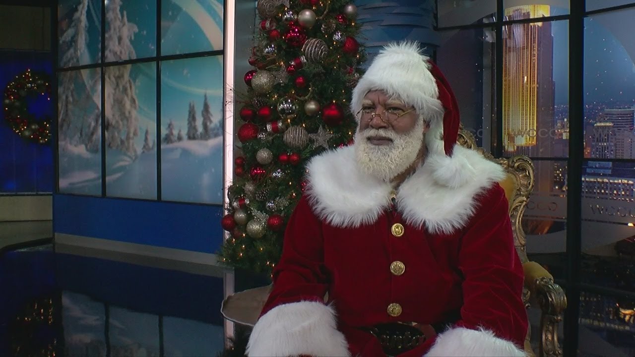 Santa Larry Is Back At Mall Of America - YouTube