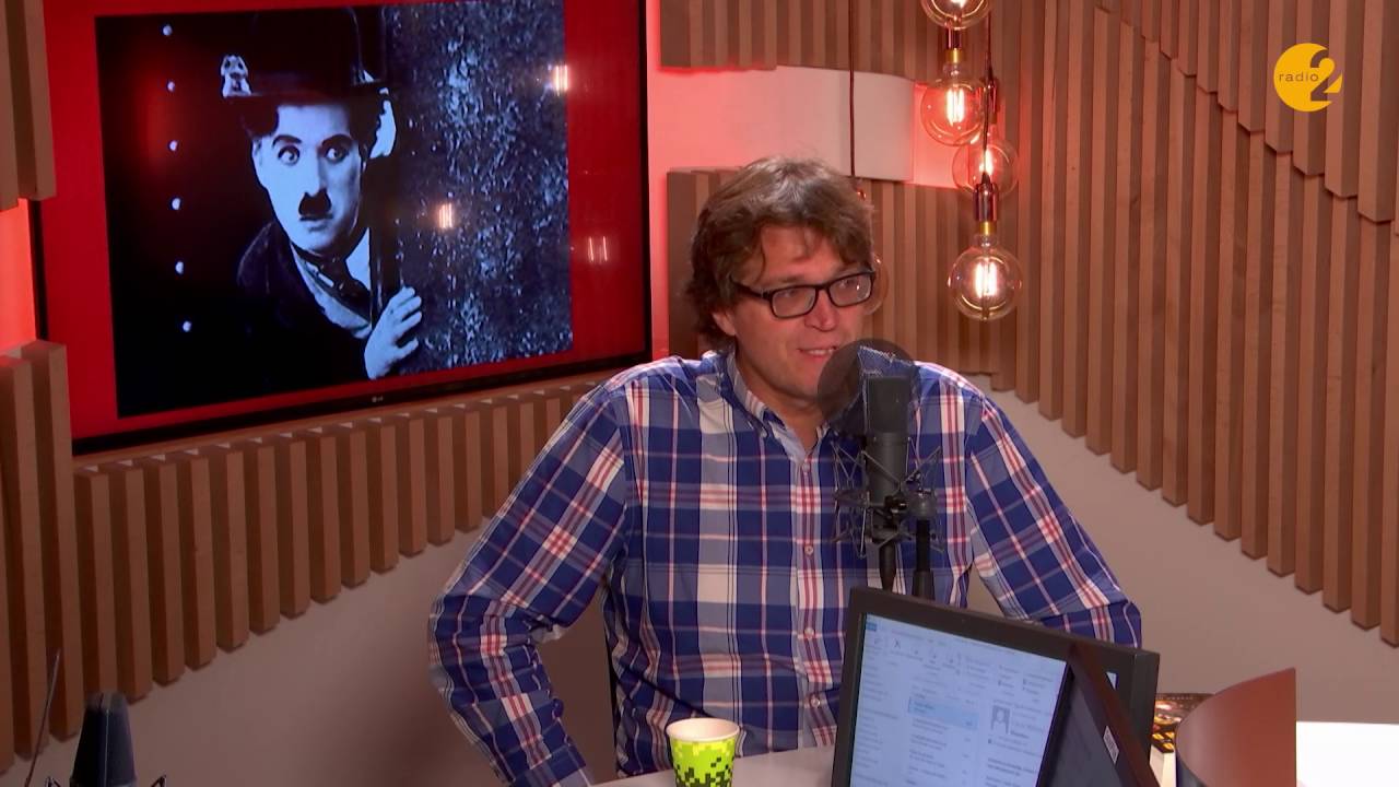 Steven Defoer over Hollywood Boulevard - YouTube