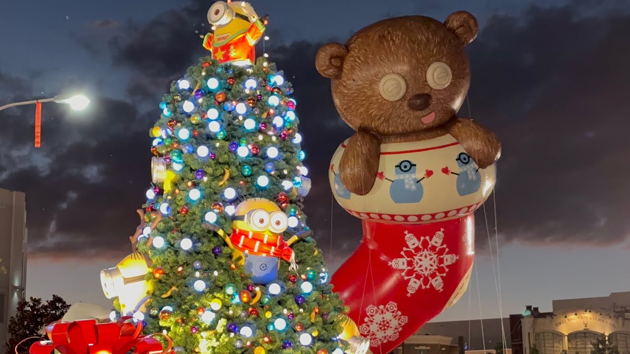 Universal’s Holiday Parade featuring Macy’s at Universal Orlando Resort 12.5.24 Returning - YouTube
