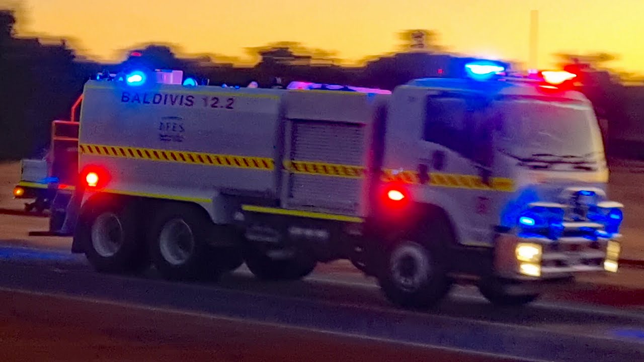 26 Emergency Vehicles Responding to Bushfire Emergency - Bindoon, WA ...