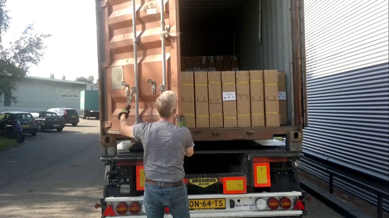 20 ft container lossen - YouTube