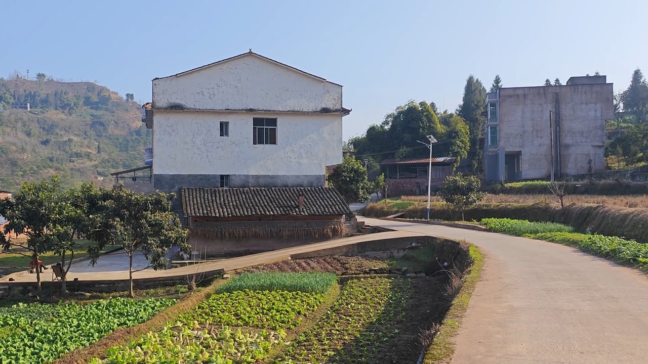 China's rural Village walk, the real life of poor people in remote ...