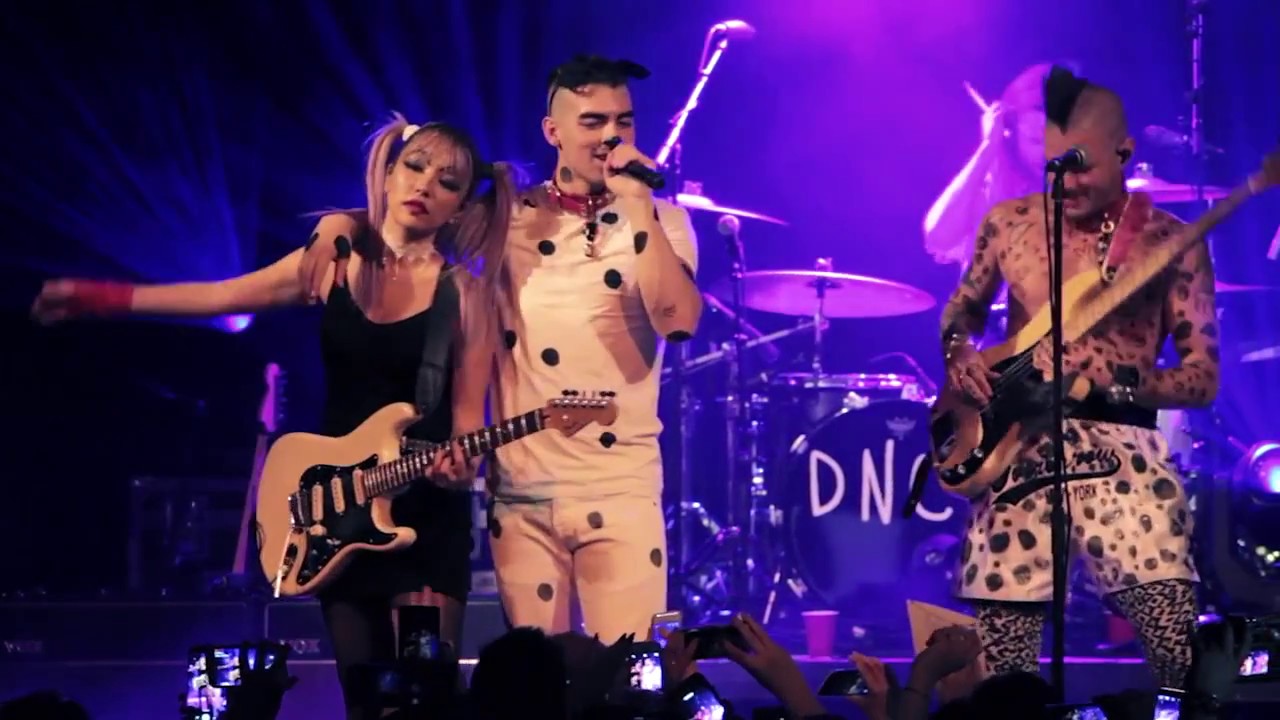 Toothbrush - DNCE live at Energy Red Session - YouTube