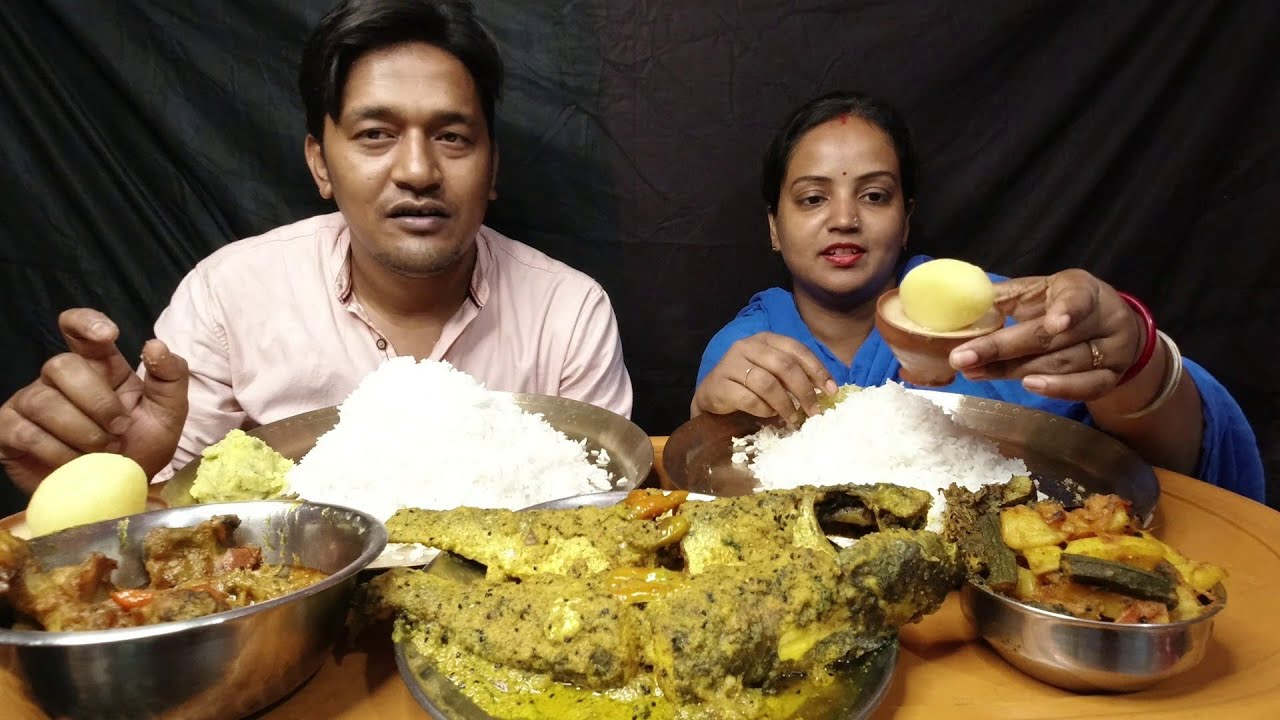 Smiley & Friendly Eating Show ( Couple ) | Rice with Big Parse Fish ...