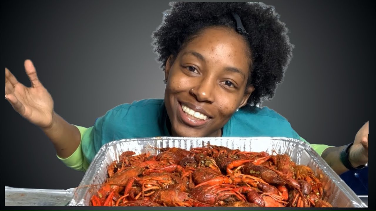 HUGE LOUISIANA CRAWFISH BOIL!! 3 LBS OF GOODNESS!! :) - YouTube