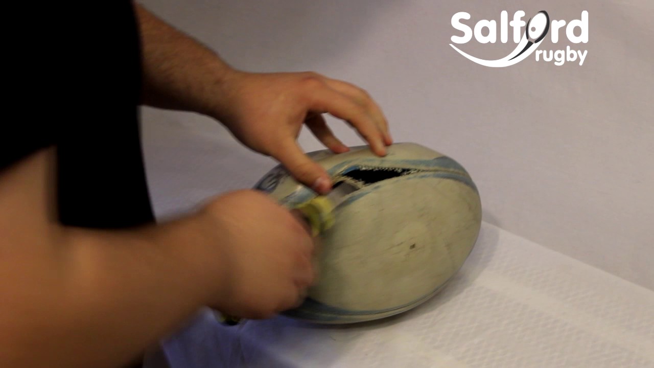 Что внутри регбийного мяча? | What's inside a Rugby Ball? - YouTube