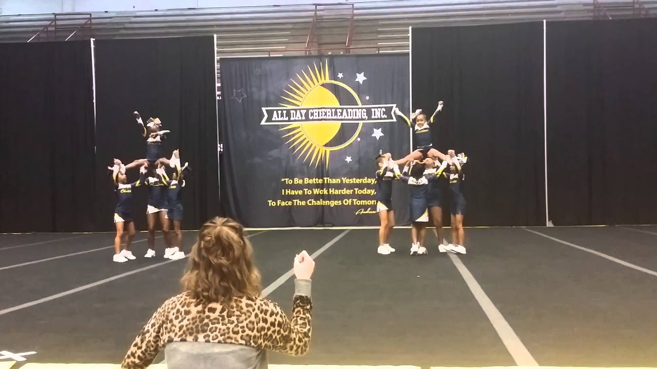 Charlotte Cheer Elite Mini's - YouTube
